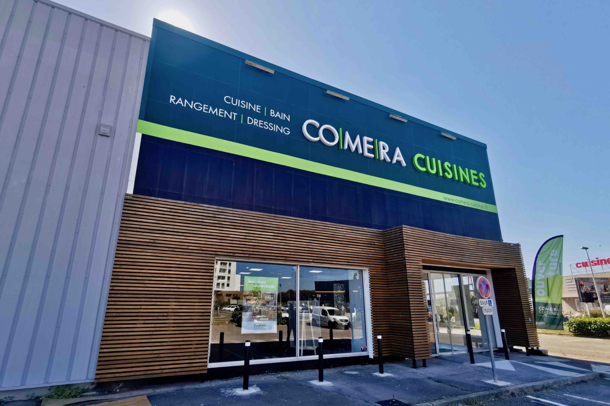 La bannière “Comera Cuisines” flotte sur deux nouveaux points de vente ...