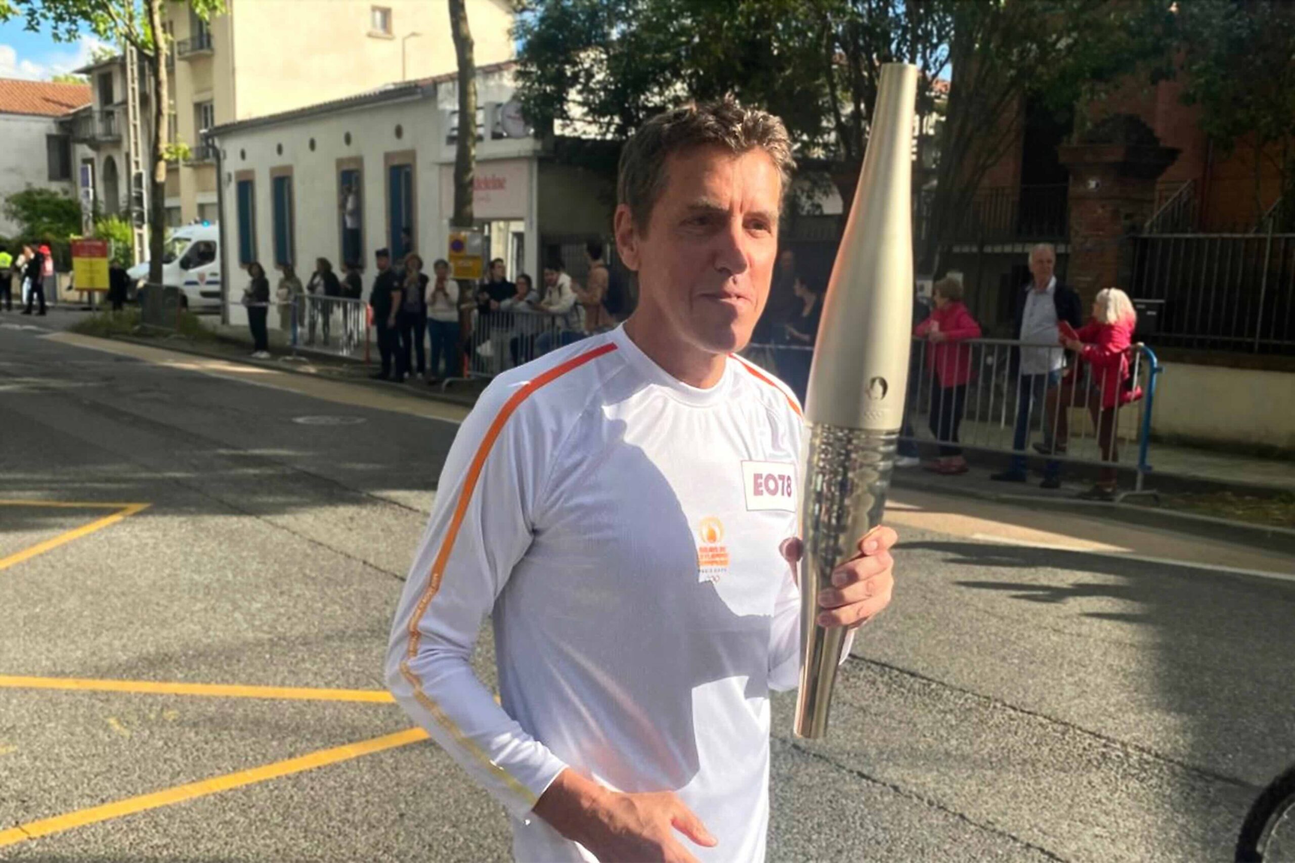 Jean-Rémy Bergounhe (Finadorm) a porté la flamme olympique - Meuble Info