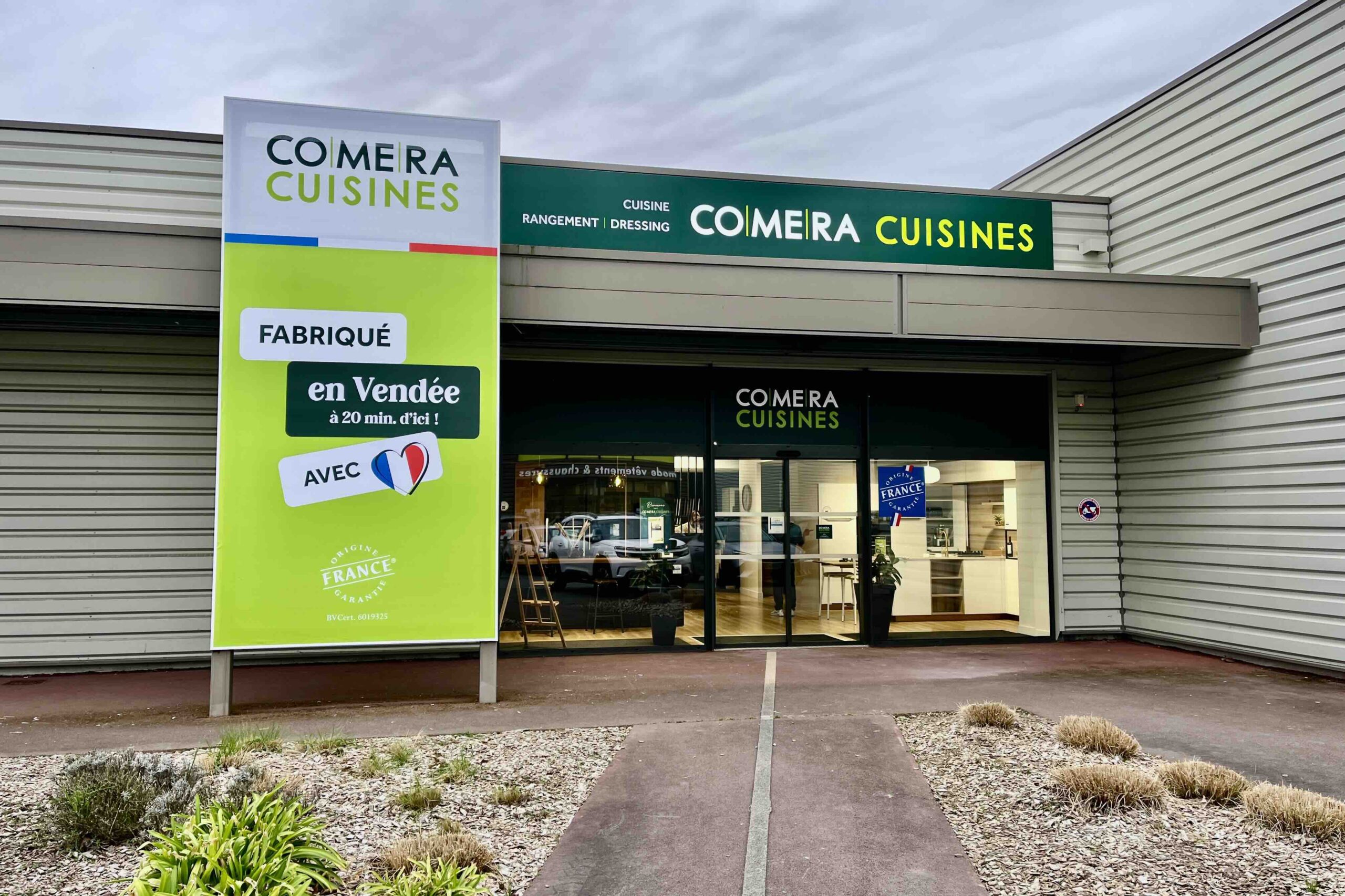 Marine et Emmanuel Rapin ouvrent leur 4e magasin Comera Cuisines ...